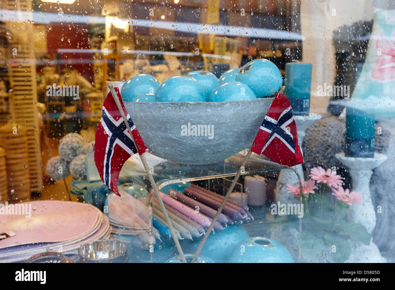 norway flags and goods in norwegian in shop window Honningsvag finnmark ...