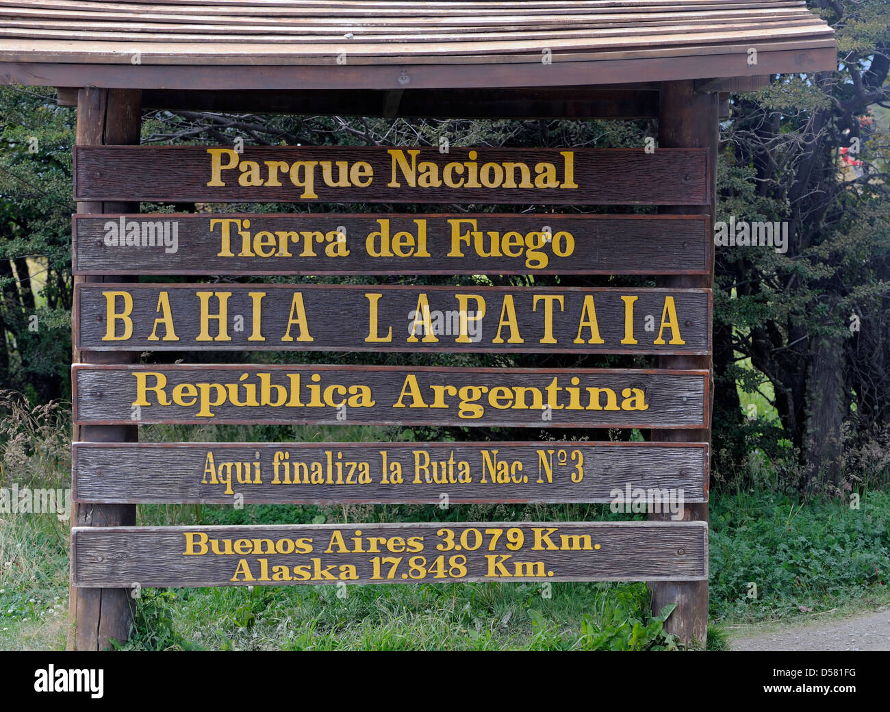 Sign saying ' Parque Nacional Tierra del Fuego Bahia Lapataia' Tierra ...