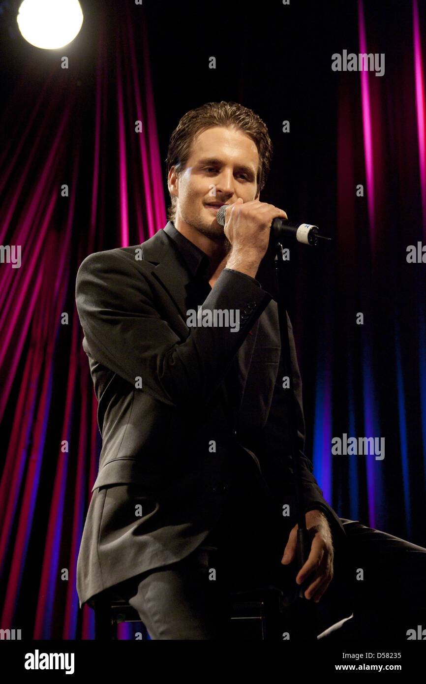 Alexander Klaws at Red Night AIDS-Gala at Fliegende Bauten. Hamburg ...