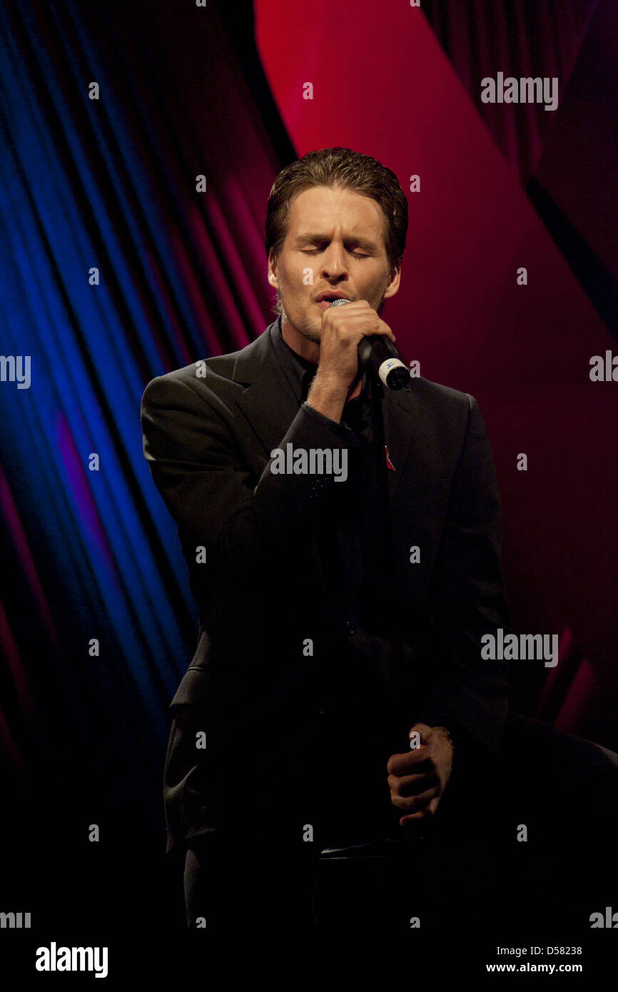 Alexander Klaws at Red Night AIDS-Gala at Fliegende Bauten. Hamburg ...