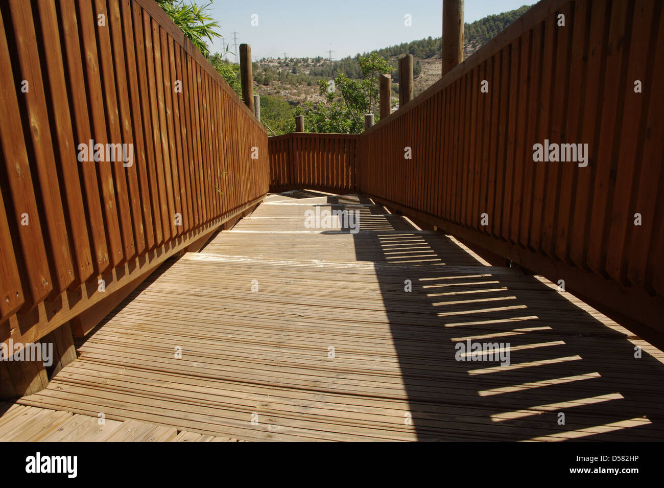 path wood fence Stock Photo - Alamy