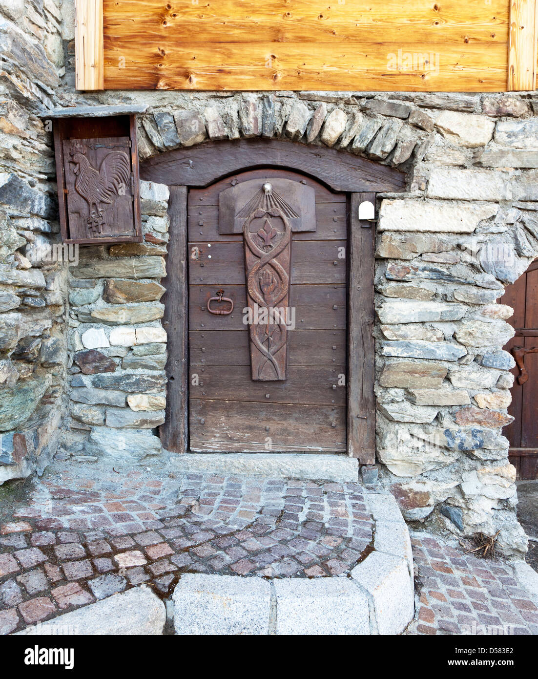 Medieval door hi-res stock photography and images - Alamy