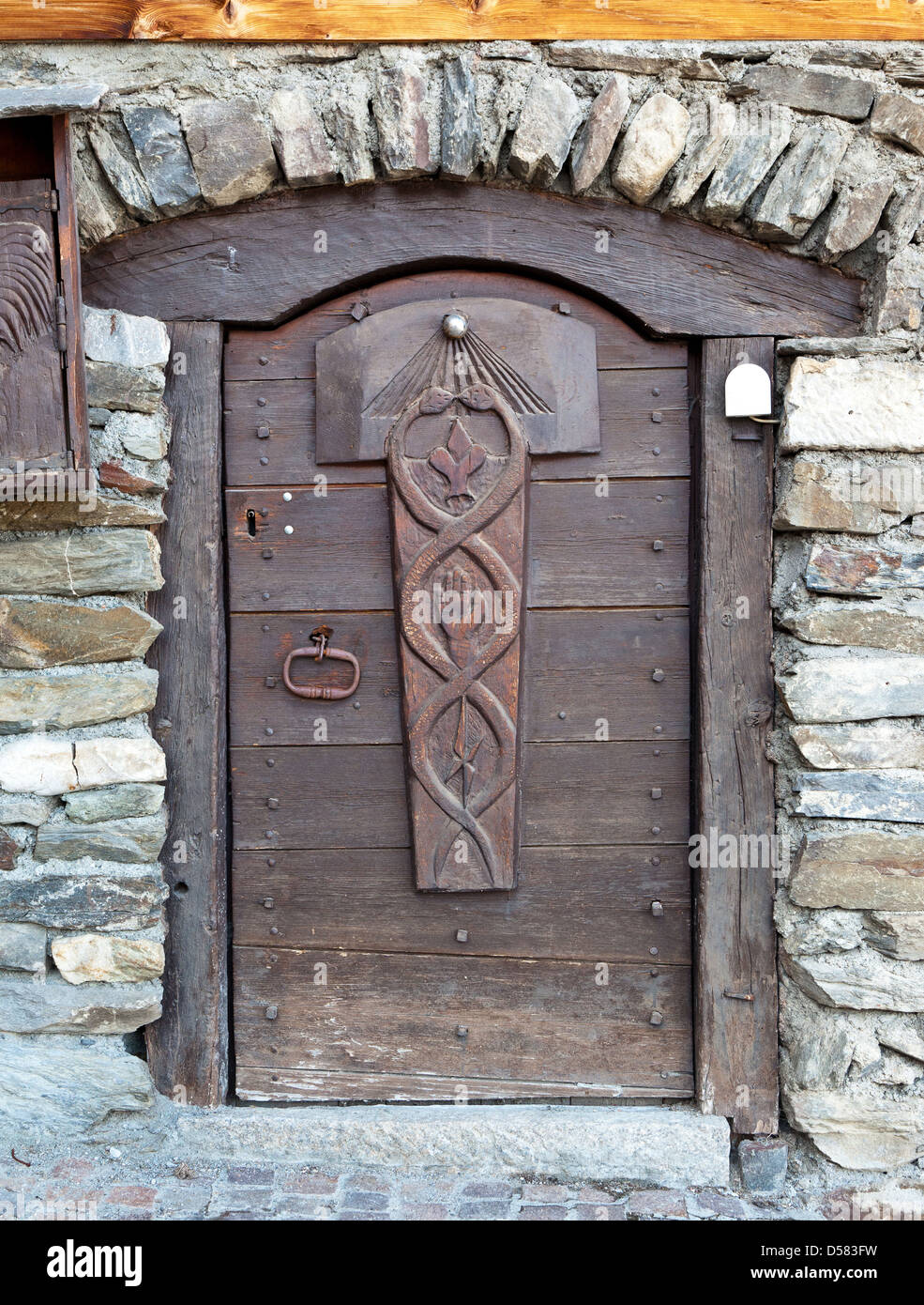 Medieval door lock hi-res stock photography and images - Alamy