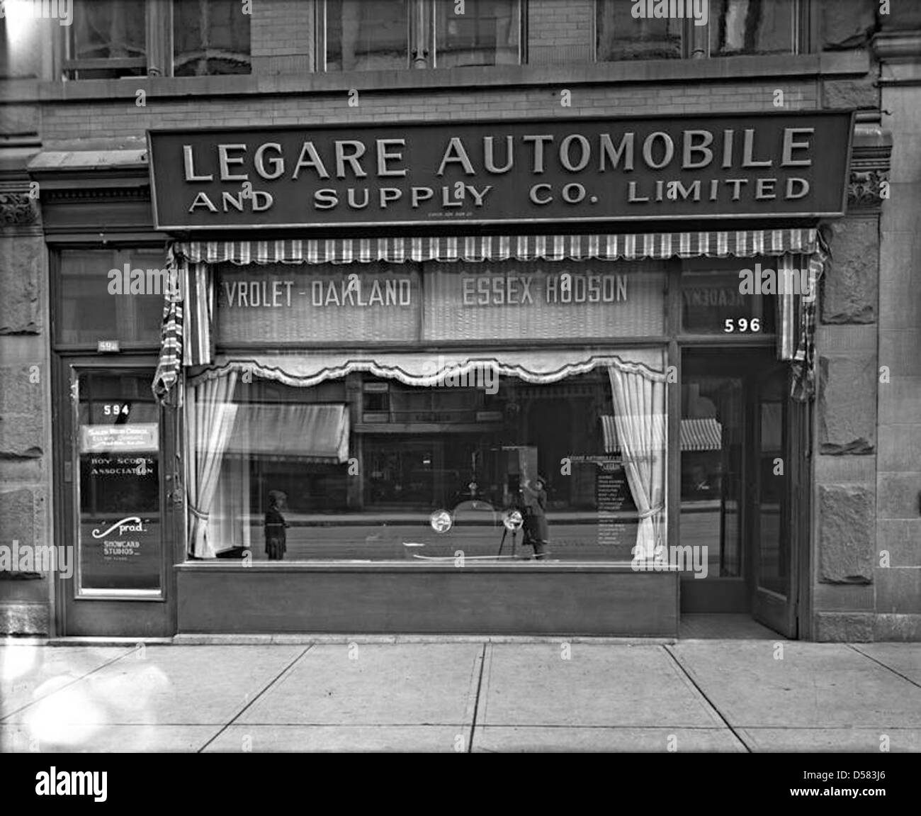 Montreal storefront Black and White Stock Photos & Images - Alamy