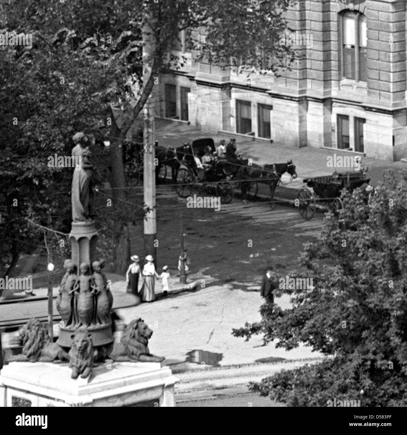 View horse carriages in Black and White Stock Photos & Images - Alamy