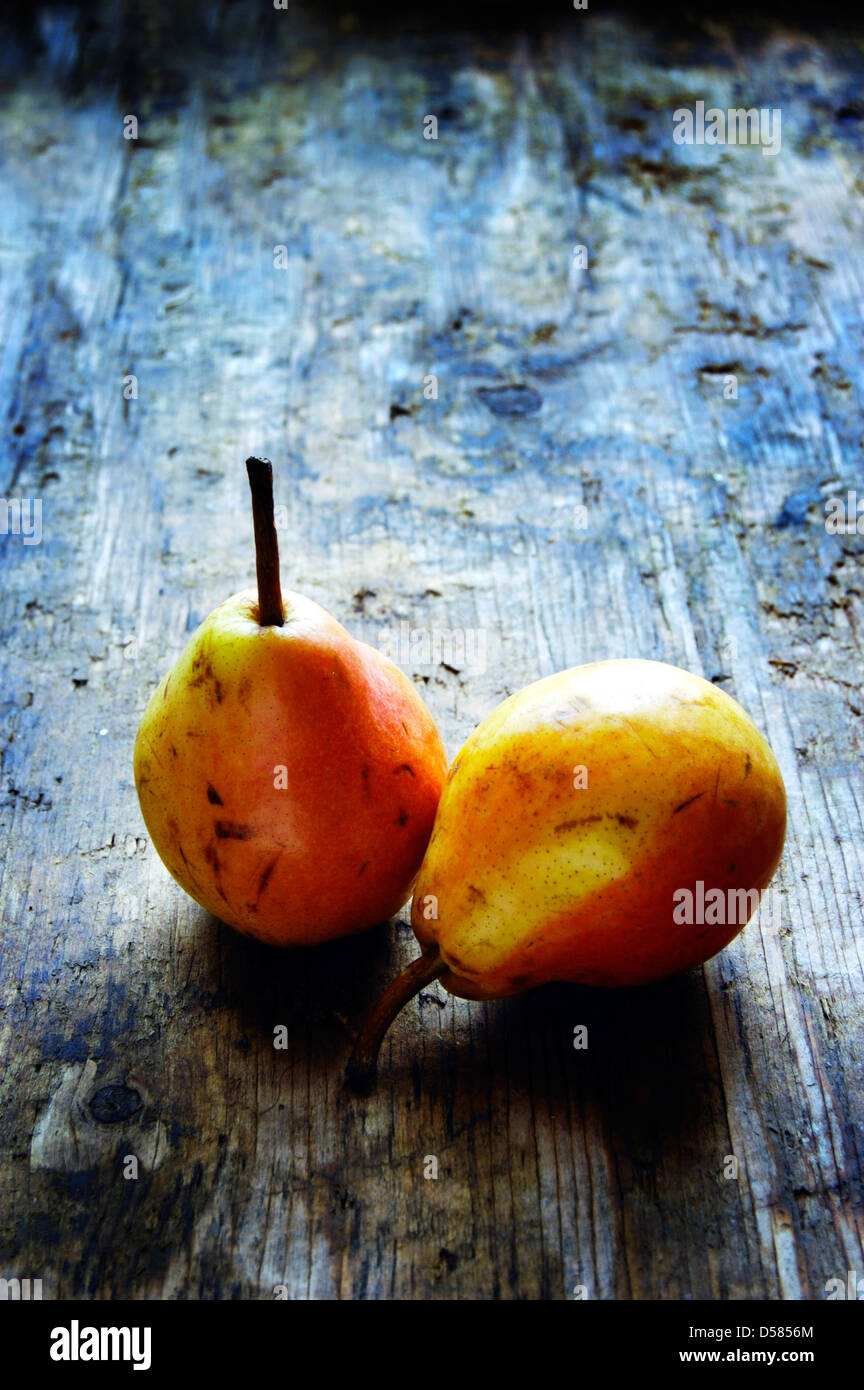 Two pears hi-res stock photography and images - Alamy