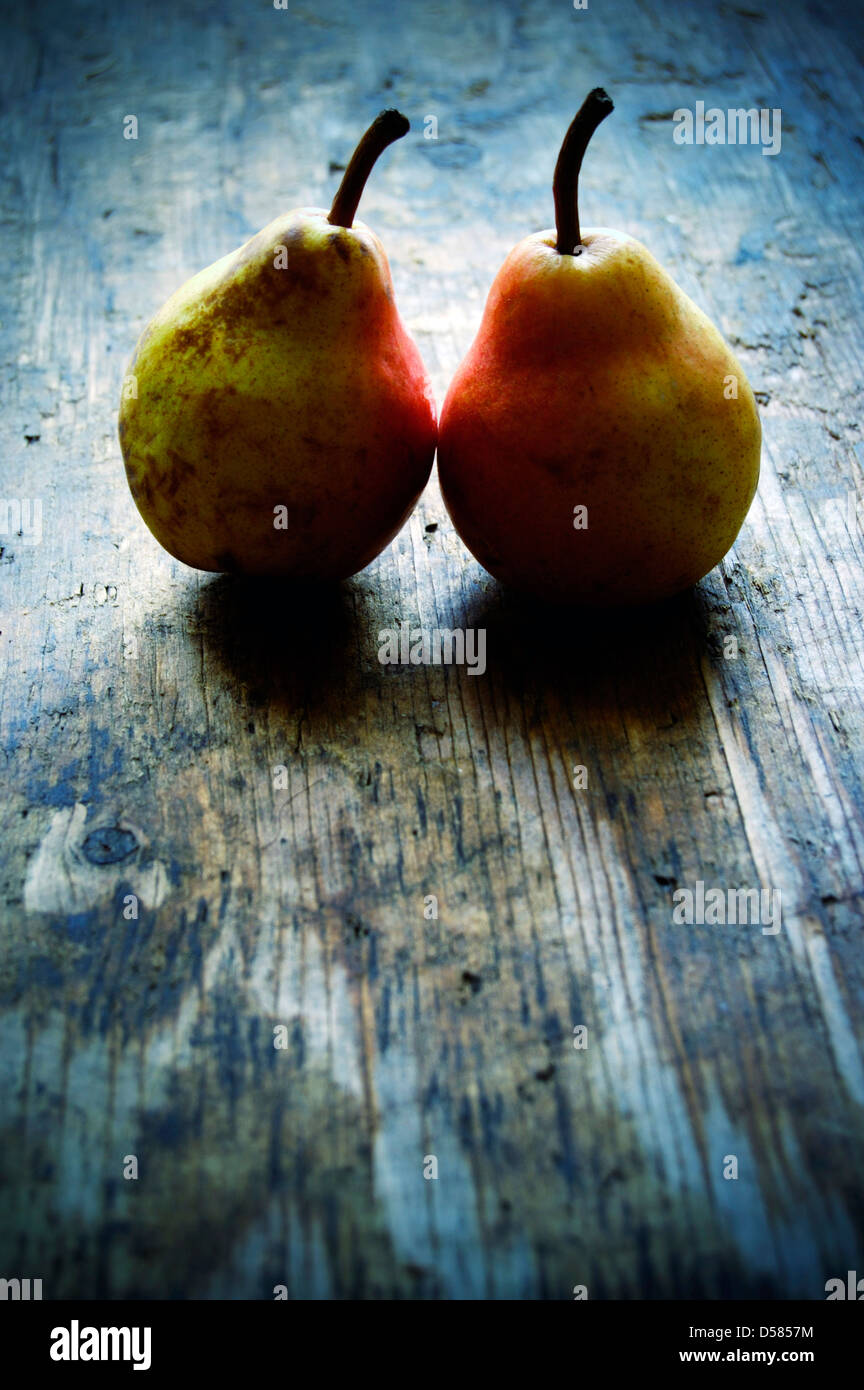Two pears hi-res stock photography and images - Alamy