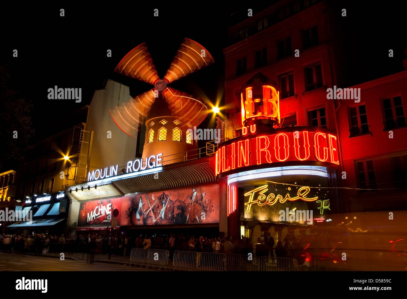 The moulin rouge hi-res stock photography and images - Alamy