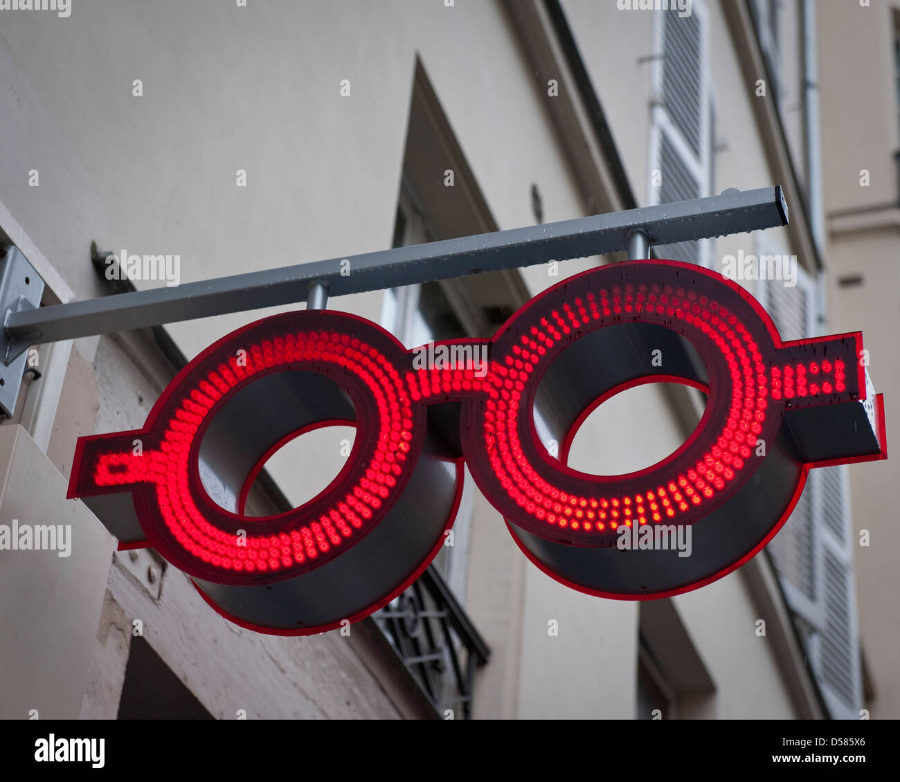 Optometrist sign, Paris Stock Photo - Alamy