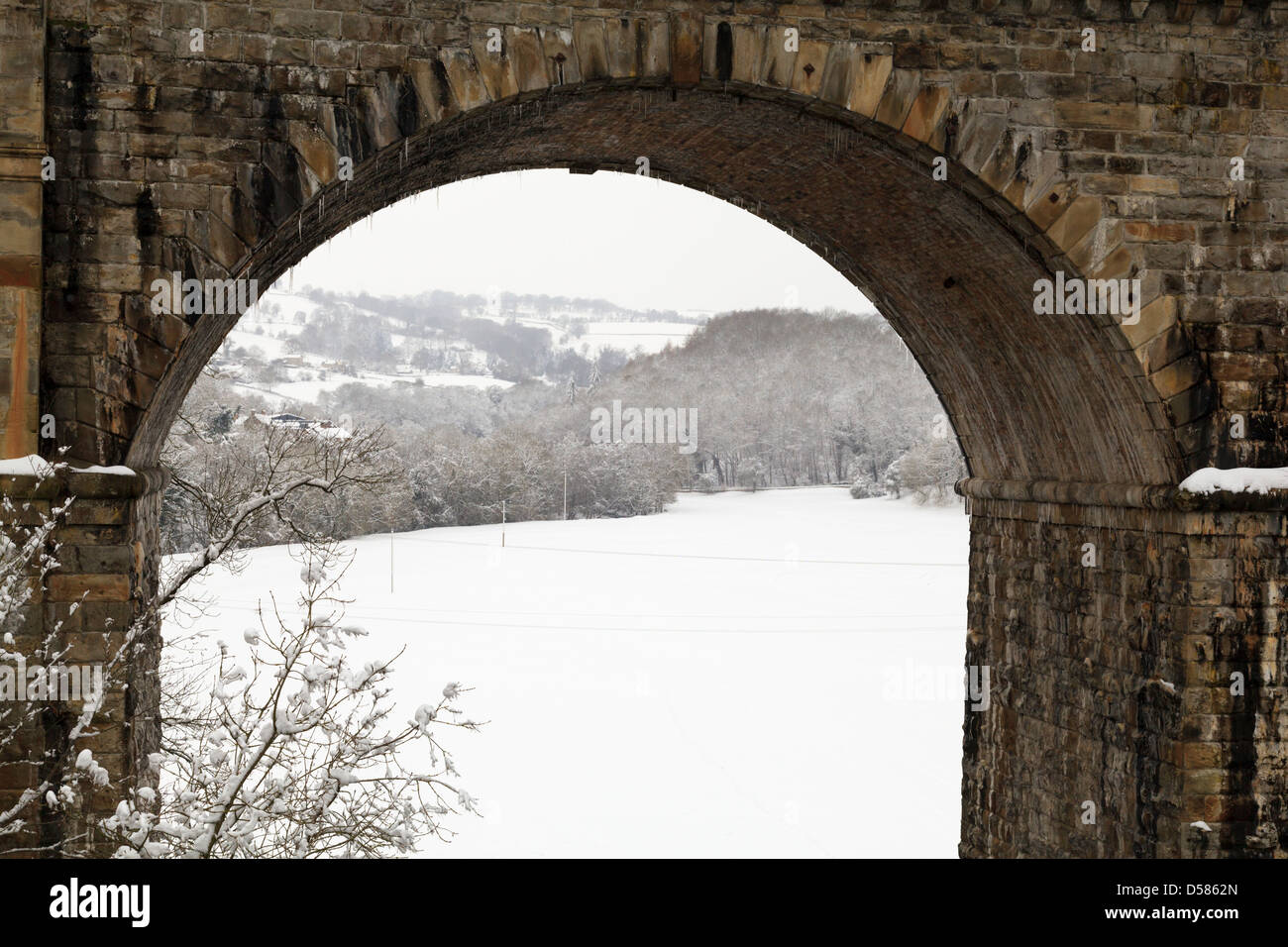 Aquaduct chirk aquaduct and viaduct hi-res stock photography and images ...
