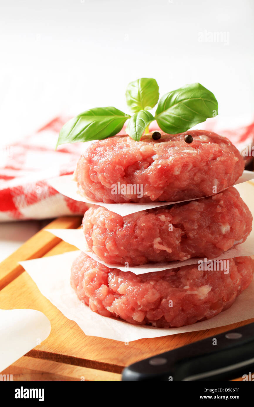 Pile raw meat patties on hi-res stock photography and images - Alamy