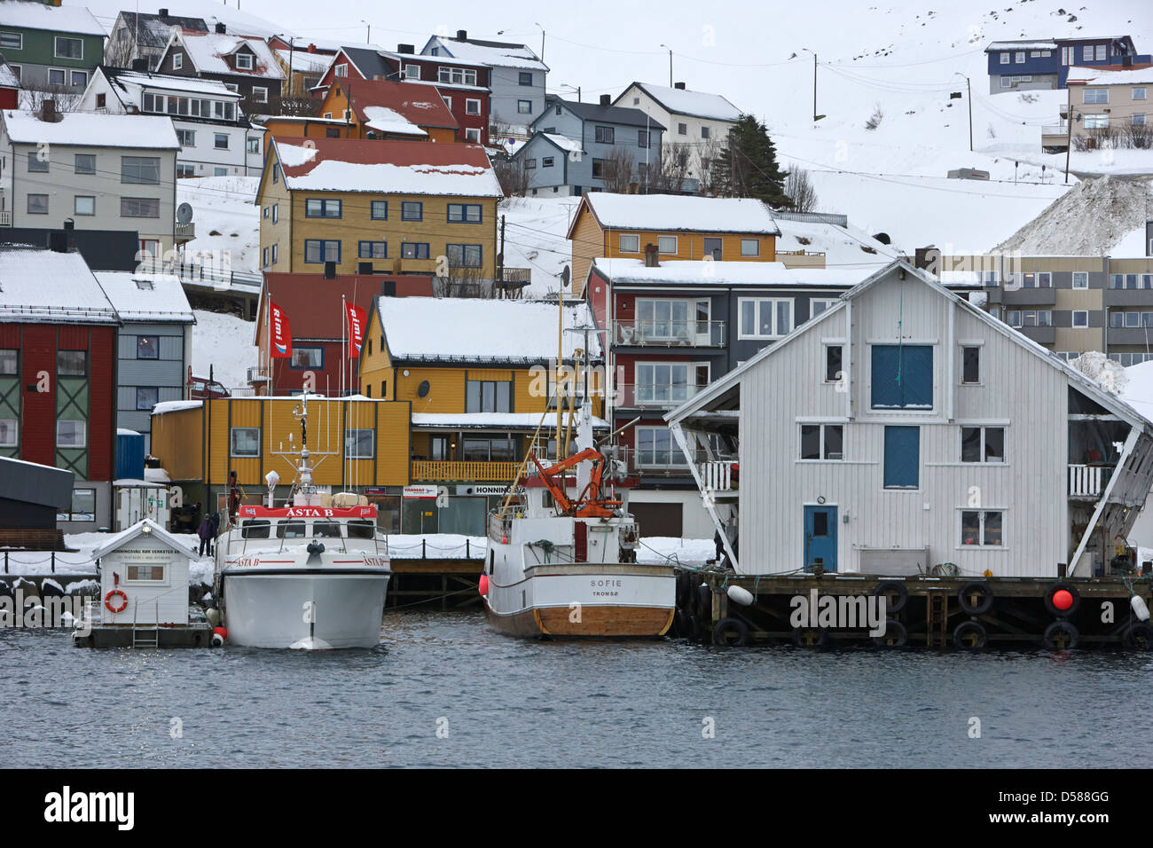 Honningsvag harbour and traditional wooden houses finnmark norway ...