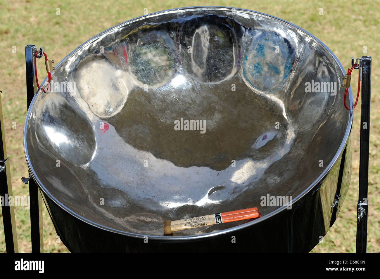 Steel pans trinidad hi-res stock photography and images - Alamy