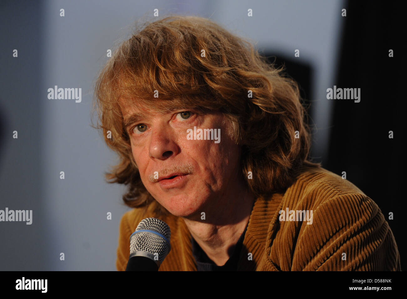 German Comedian Helge Schneider announces his new comedy show "Helge ...