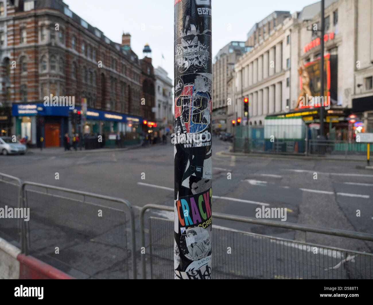 Tottenham street sign hi-res stock photography and images - Alamy