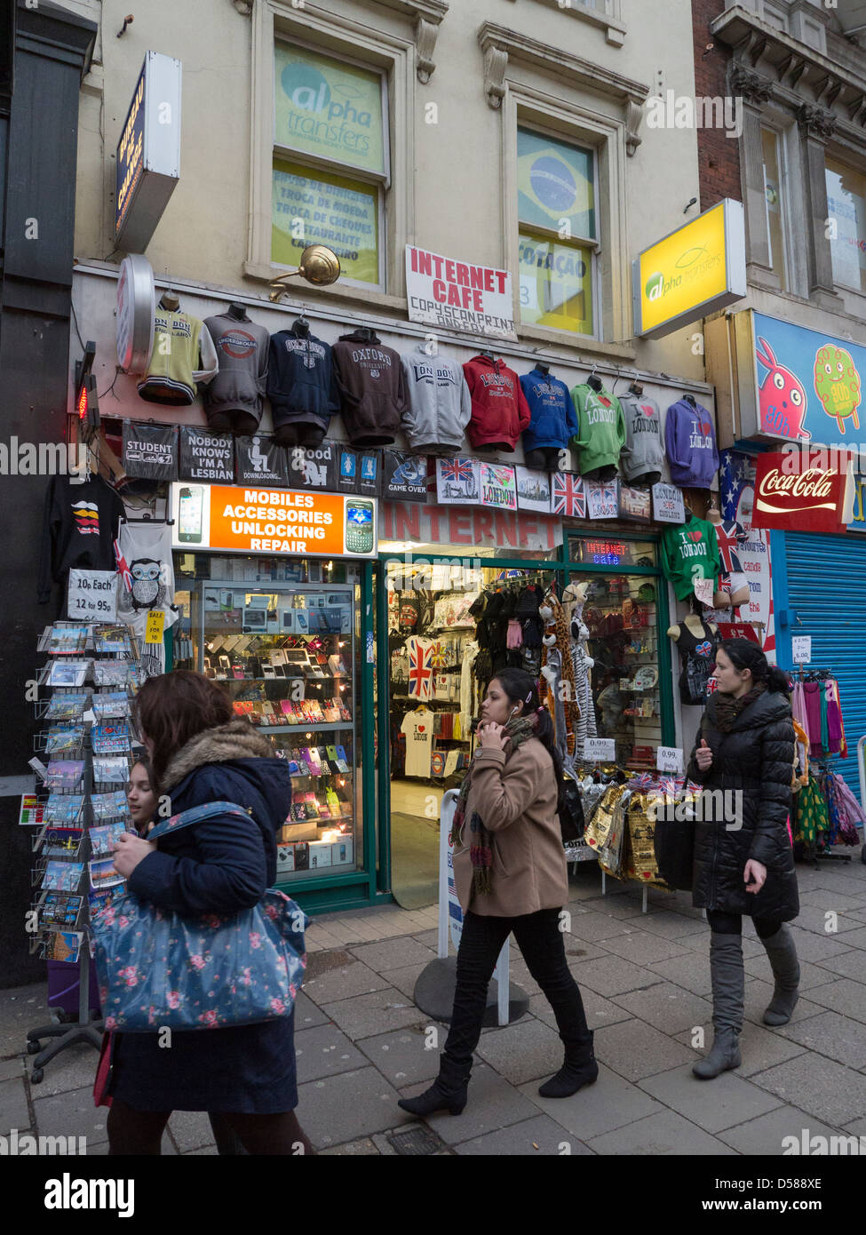 A tourist store in London's Oxford Street Stock Photo - Alamy