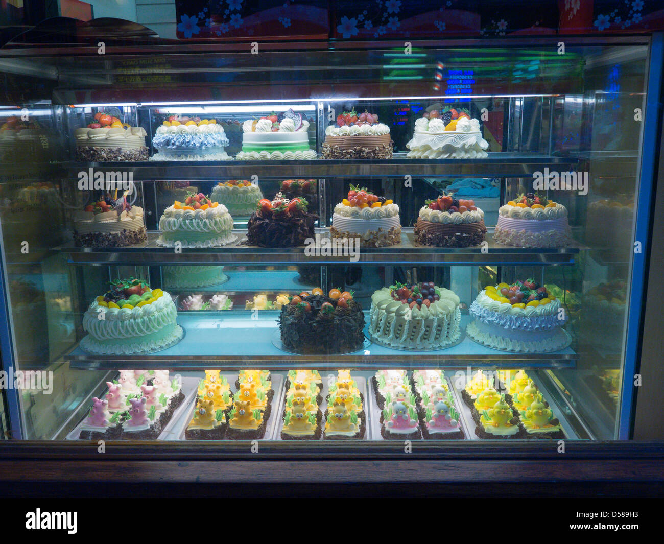 Gerrard street london hi-res stock photography and images - Alamy