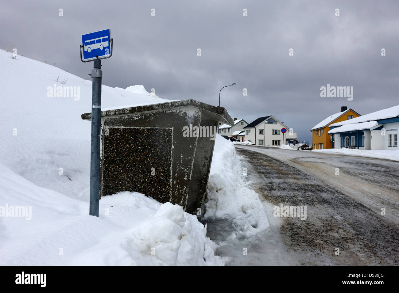 Bus stop shelter hi-res stock photography and images - Alamy