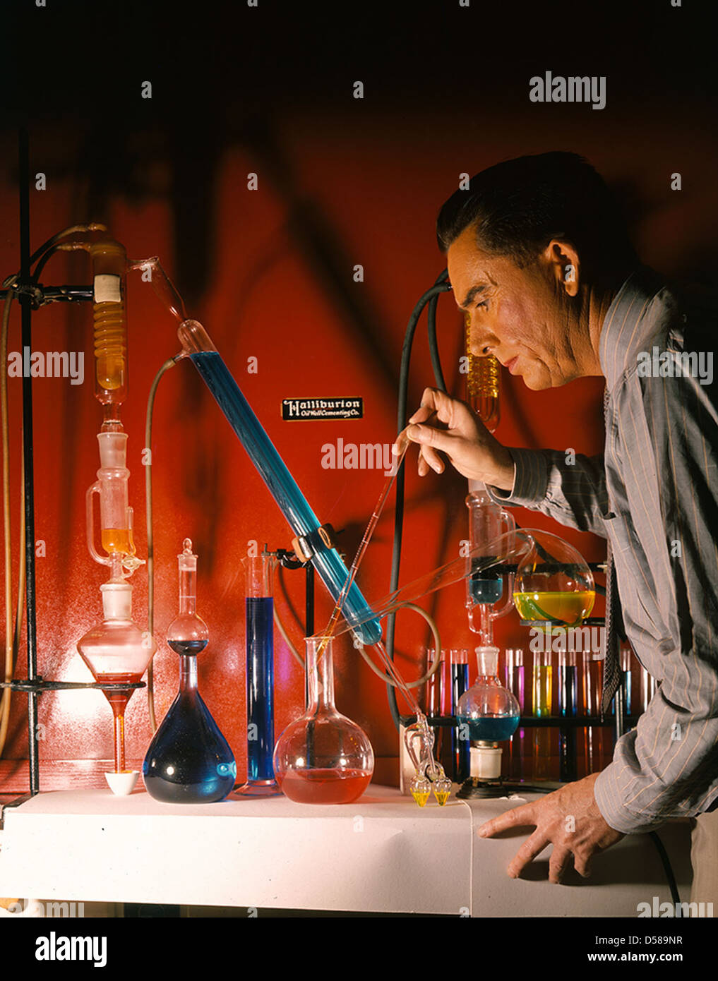 Lab Workers Vintage High Resolution Stock Photography and Images - Alamy