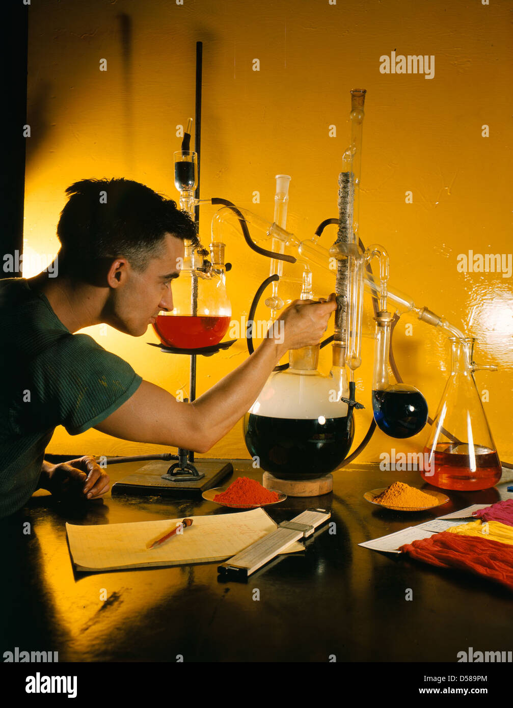 Petroleum lab experiment hi-res stock photography and images - Alamy