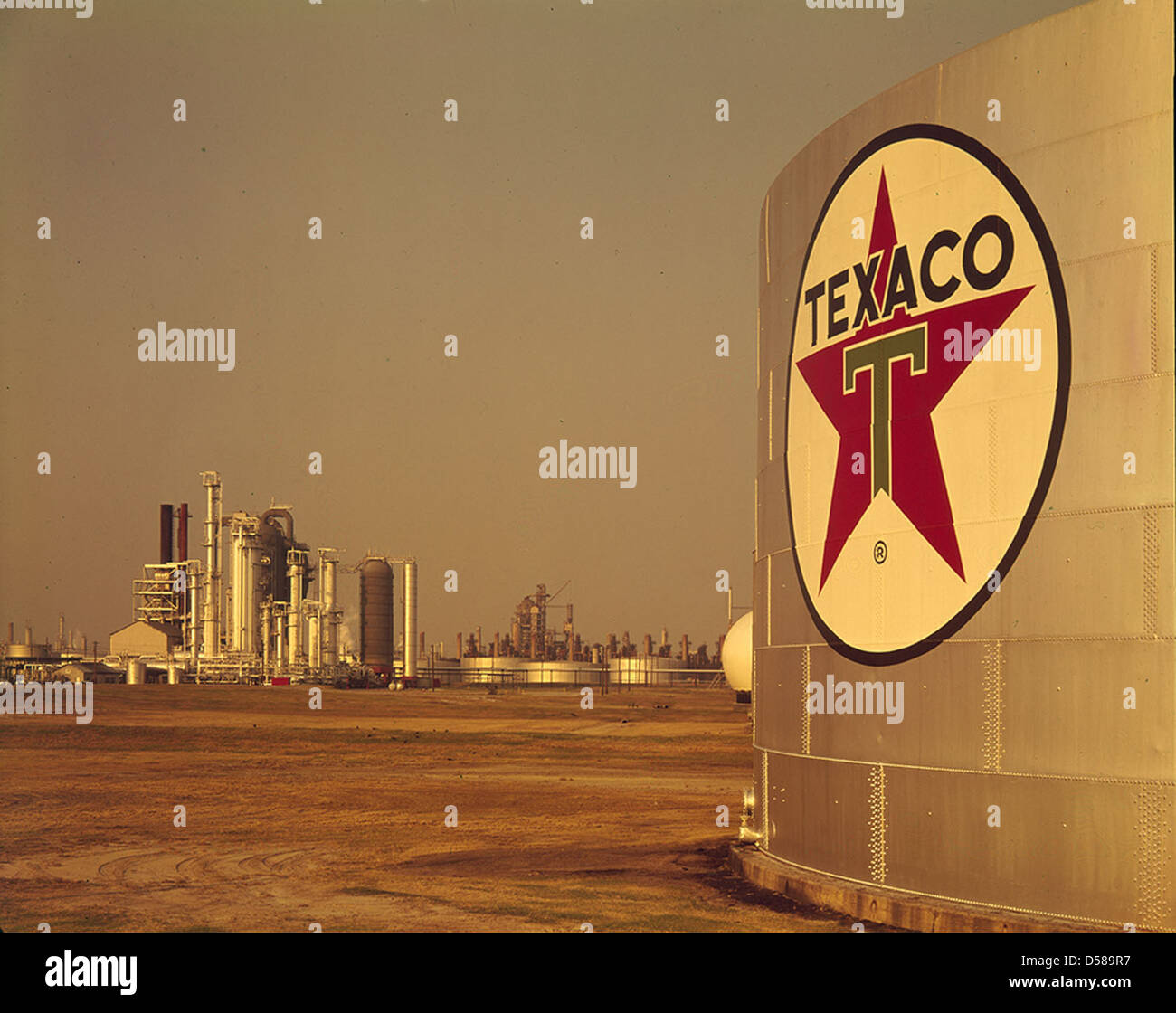 Vintage texaco logo hi-res stock photography and images - Alamy