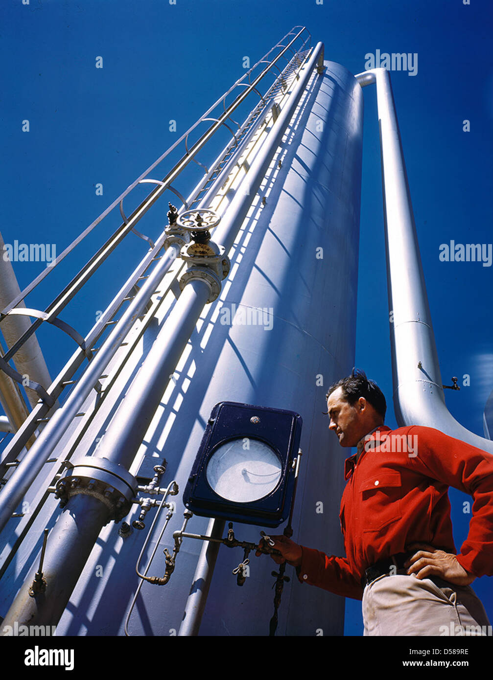 Storage_tanks hi-res stock photography and images - Alamy