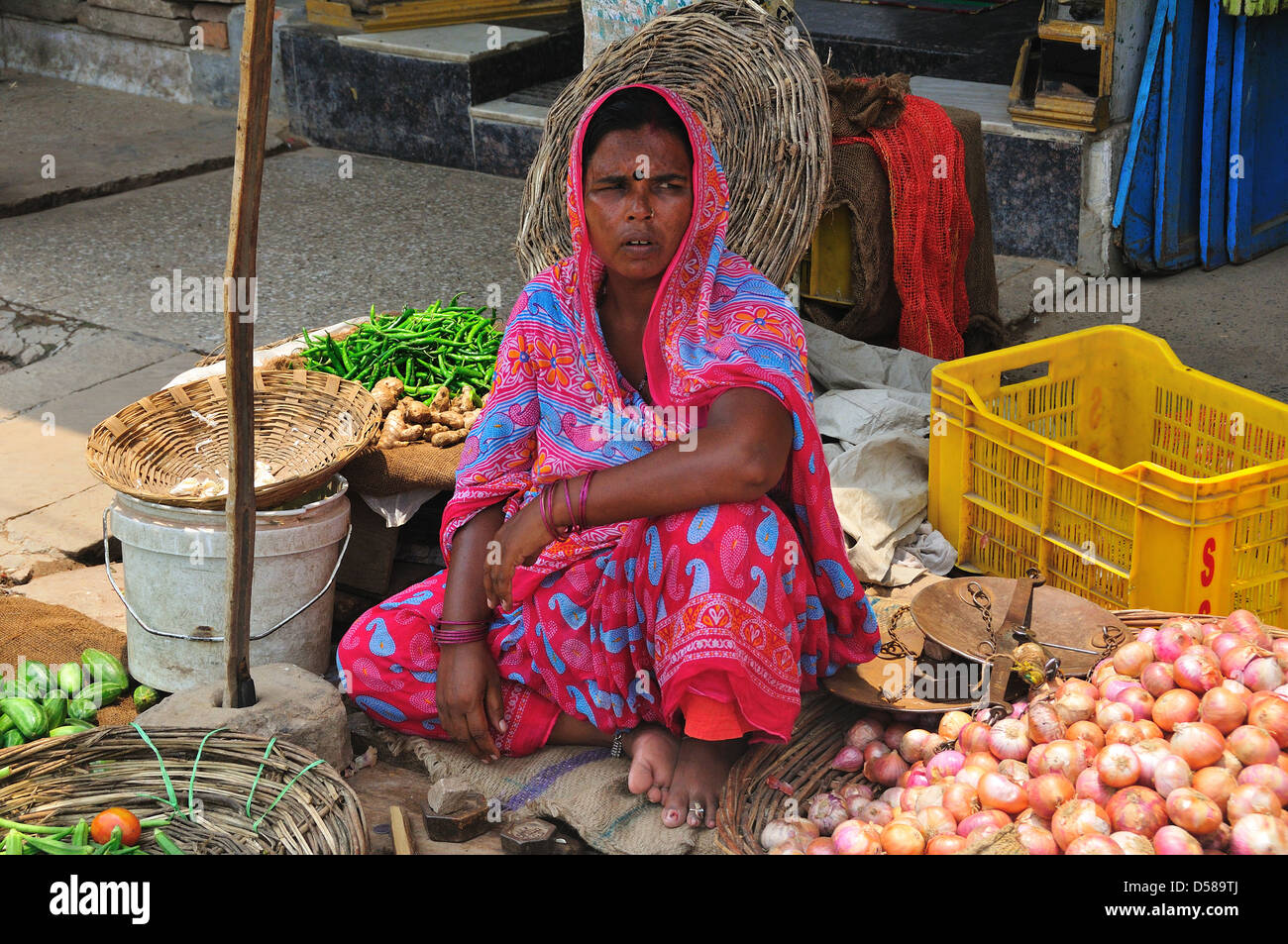Varanasi street market hi-res stock photography and images - Alamy