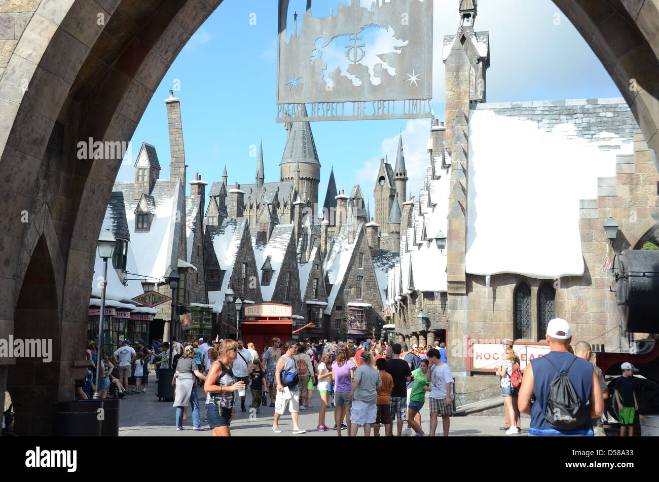 Inside the Wizarding World Of Harry Potter at Universal Studio's ...