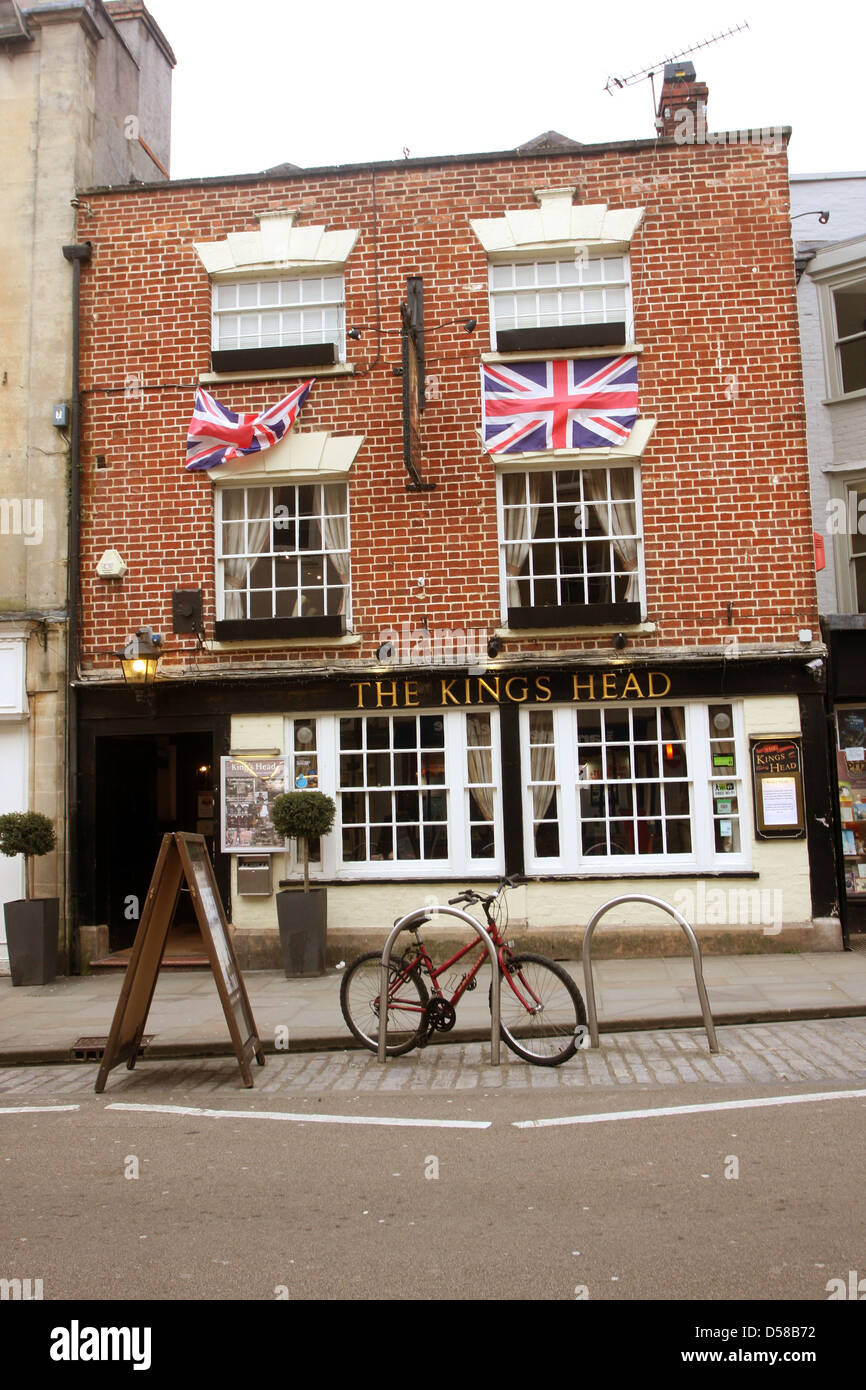 The Kings Head, classic English pub in Wells, in Somerset, England ...