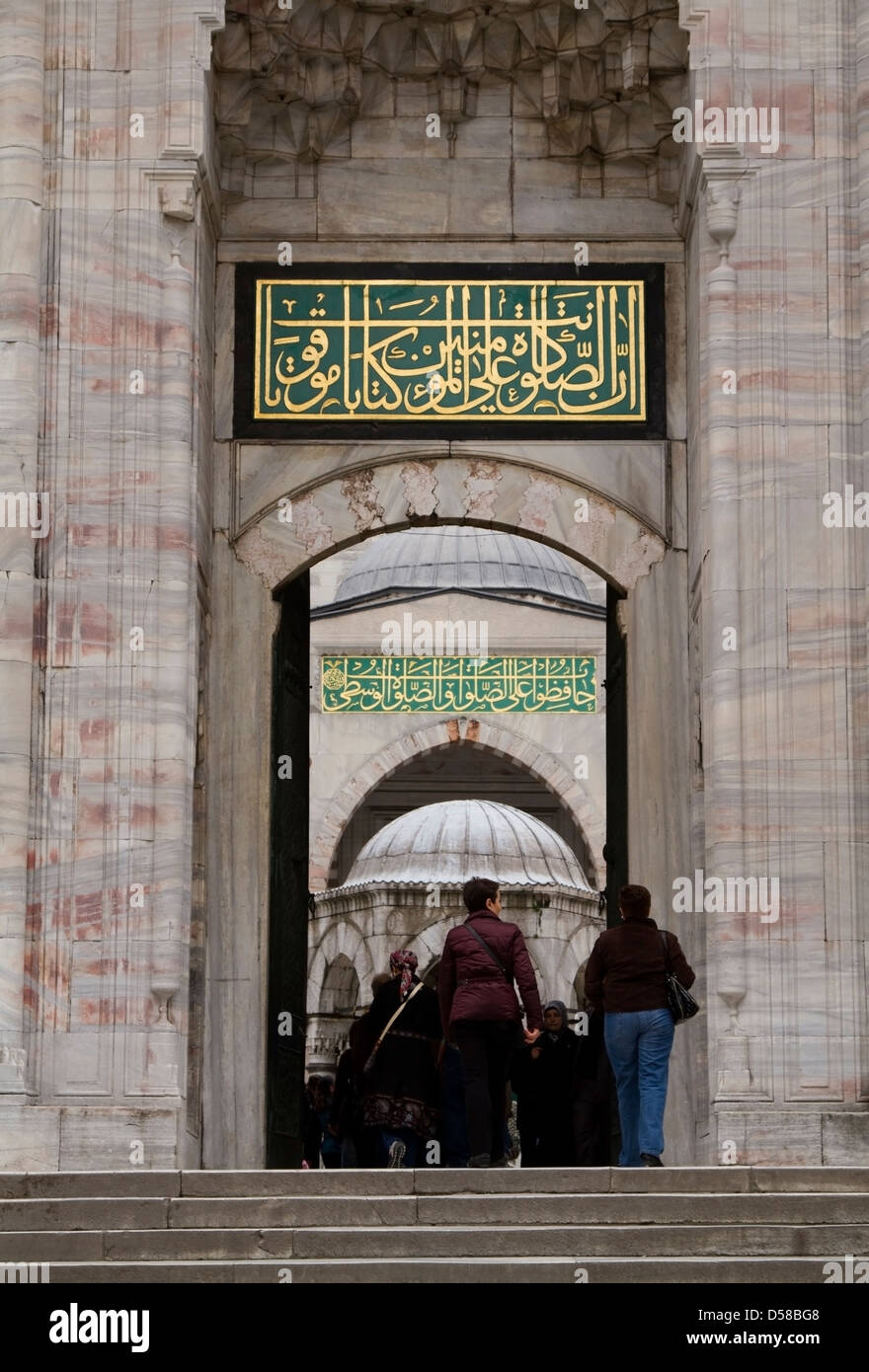 Courtyard entrance blue mosque istanbul hi-res stock photography and ...
