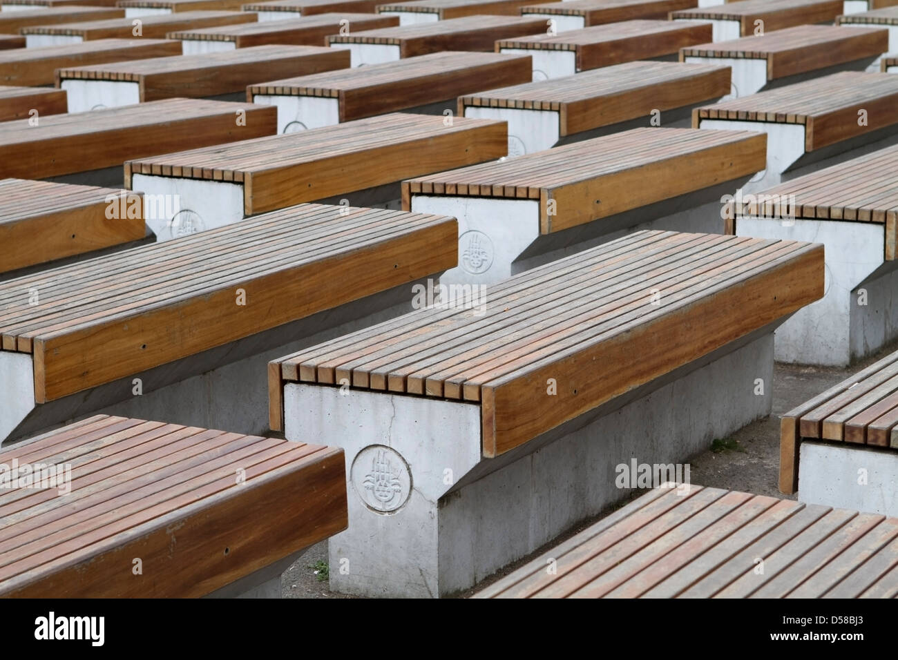 Rows of benches in Sultanahmet Park in Istanbul, Turkey Stock Photo - Alamy