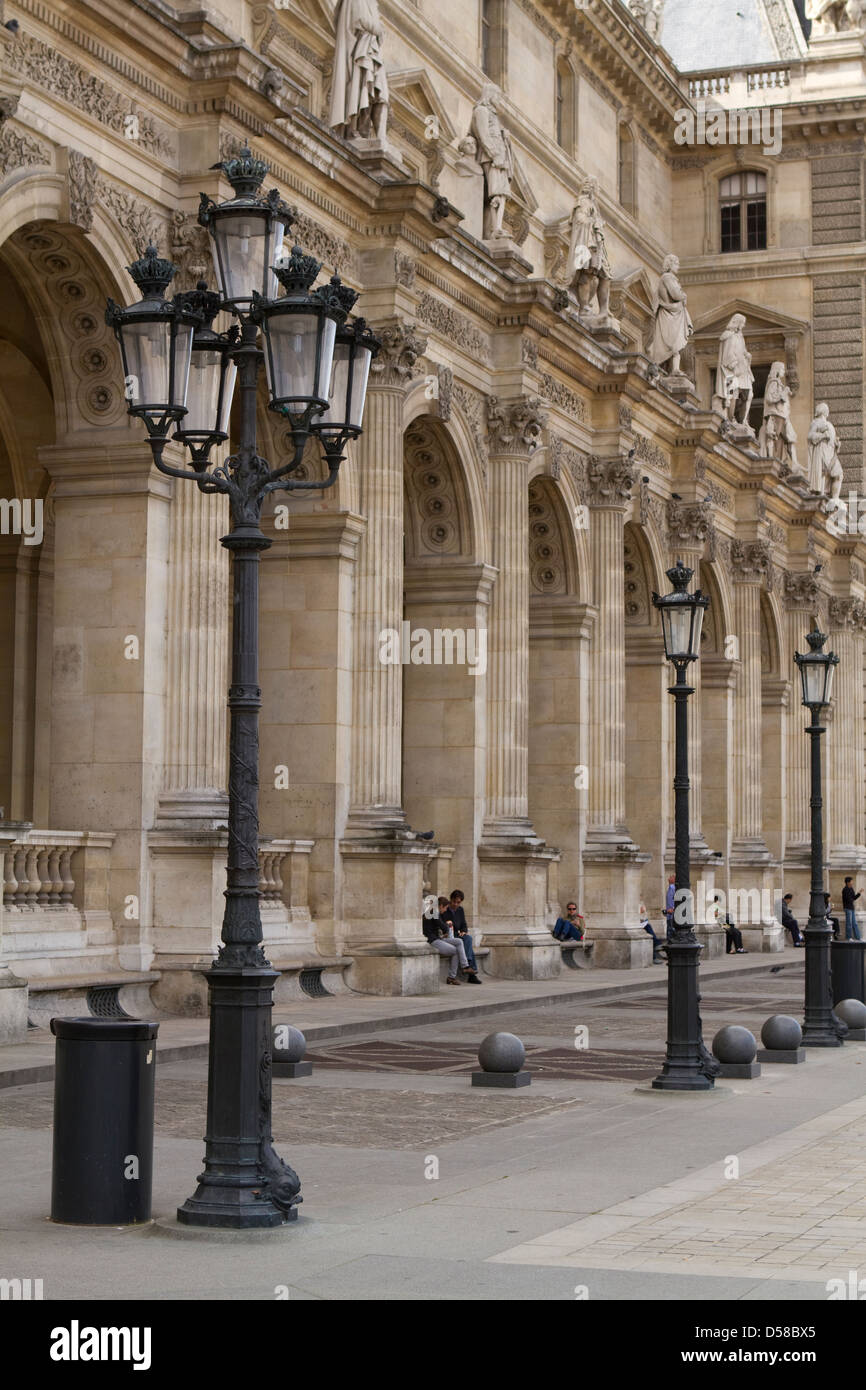 Courtyard of musee du louvre hi-res stock photography and images - Alamy