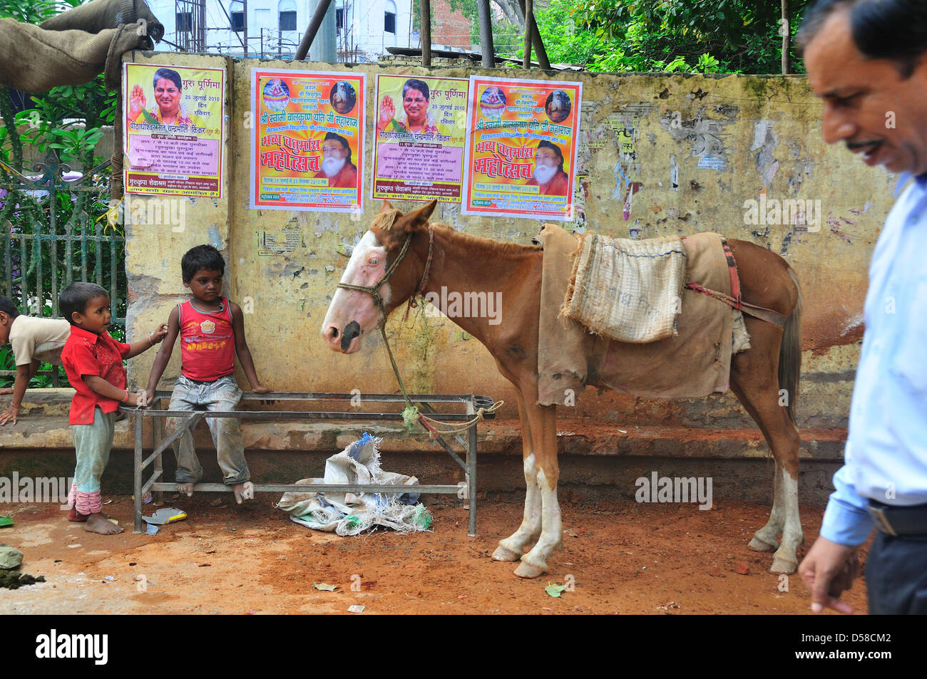 Street view in Varanasi Stock Photo - Alamy