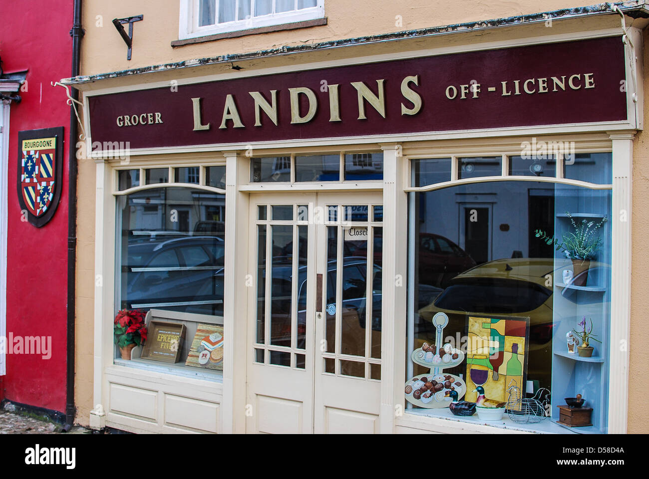 Off License High Resolution Stock Photography and Images - Alamy