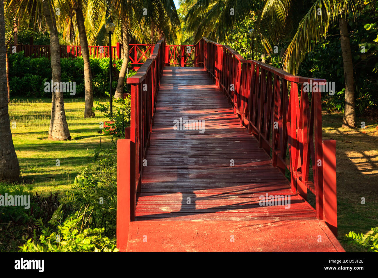 Red bridge with trees hi-res stock photography and images - Alamy