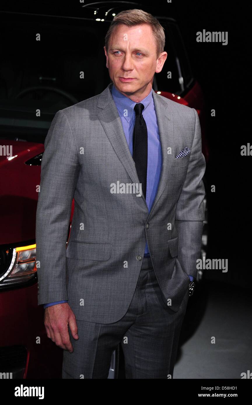 Daniel craig car hi-res stock photography and images - Alamy