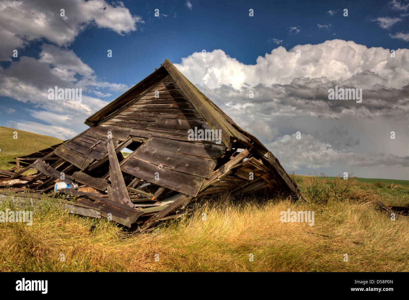 Old Abandoned Building in Saskatchewan Canada rural Stock Photo - Alamy