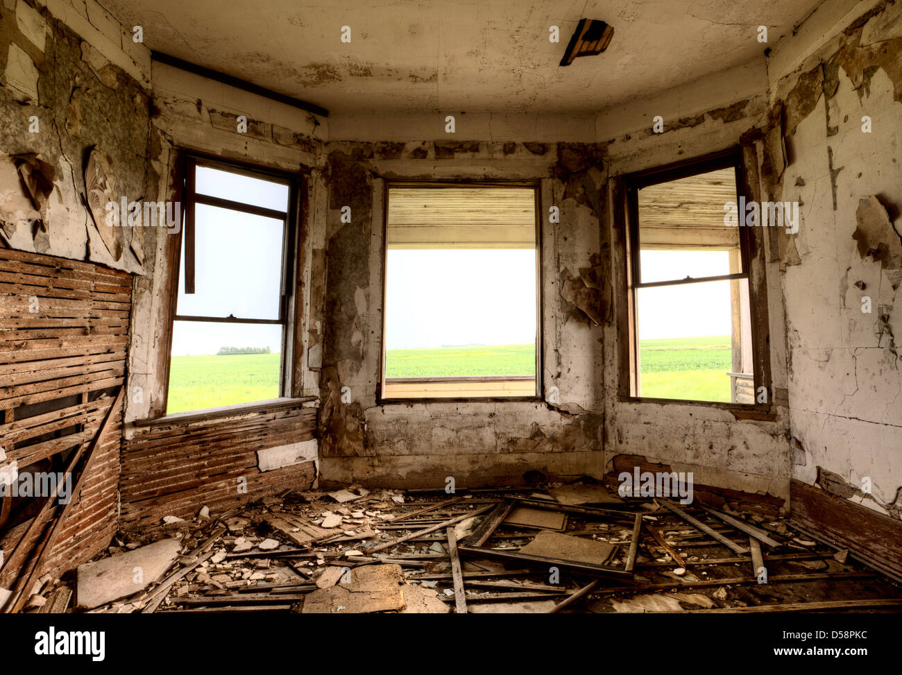Inside a wrecked building hi-res stock photography and images - Alamy