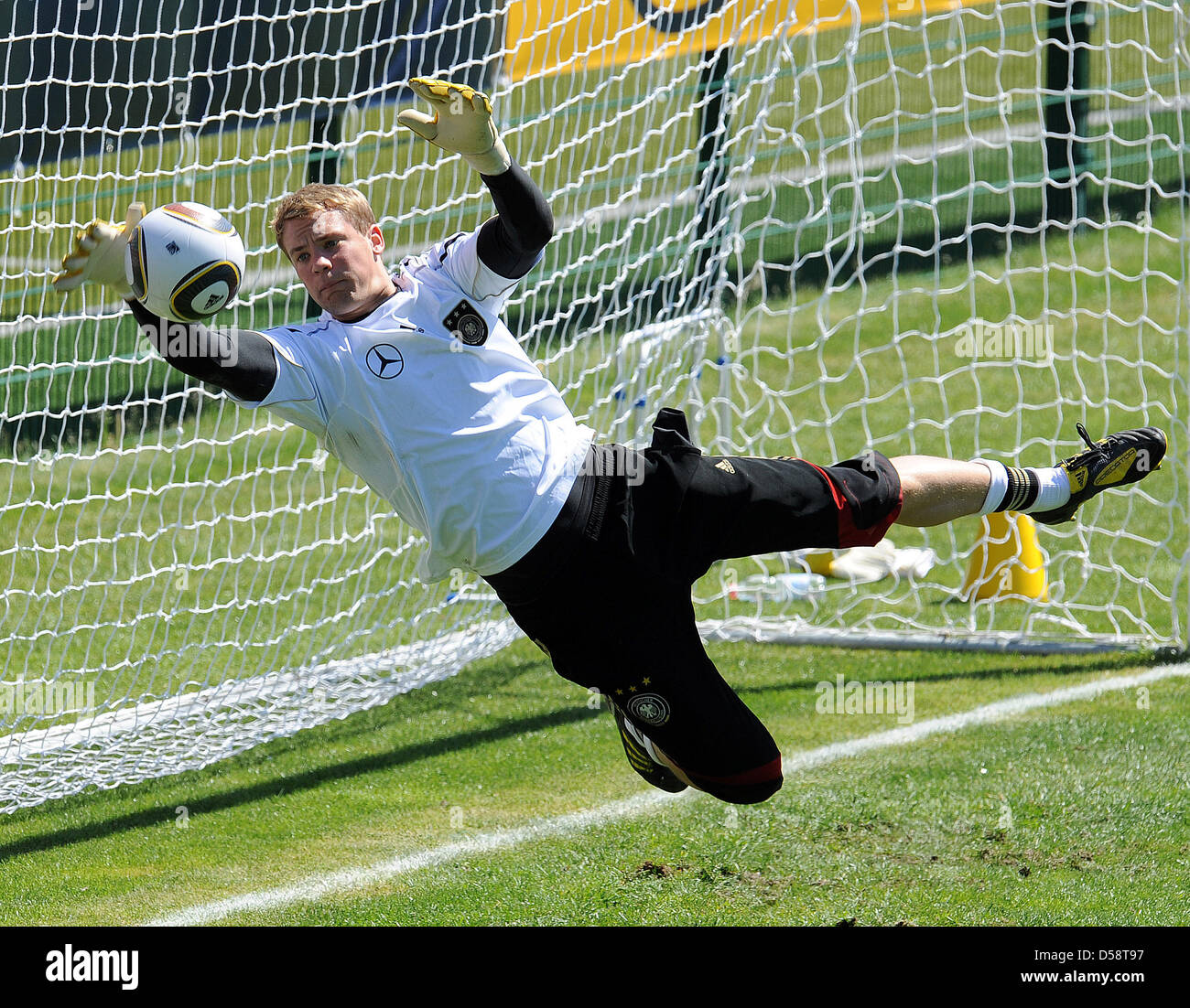 Manuel Neuer Goalkeeper High Resolution Stock Photography and Images ...