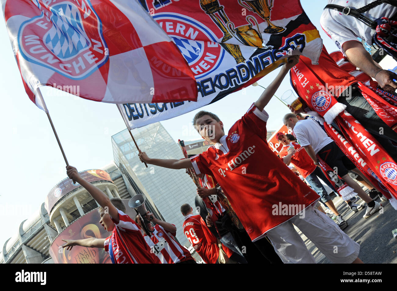 Fans of Bayern Munich celebrate prior to the UEFA Champions League ...