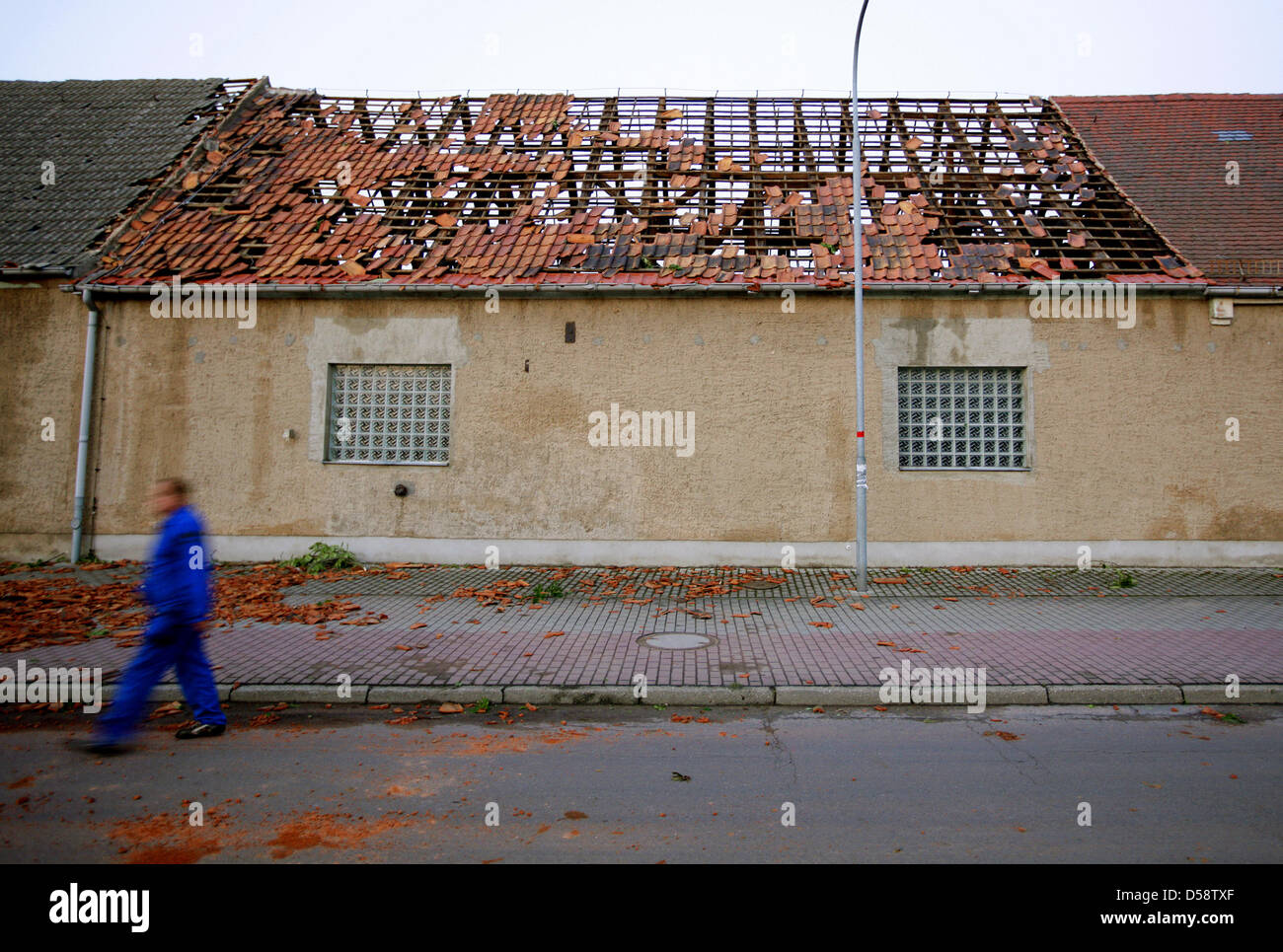 Destroyed building cars in hi-res stock photography and images - Alamy