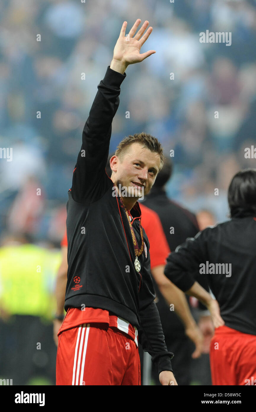 Bayern's Ivica Olic waves to the fans after the UEFA Champions League ...