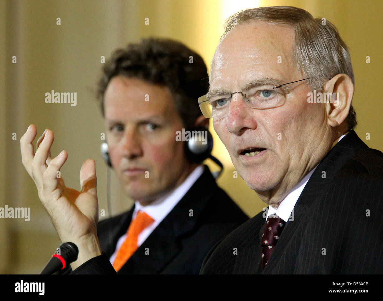 German Minister of Finance Wolfgang Schaeuble (R) and his US ...