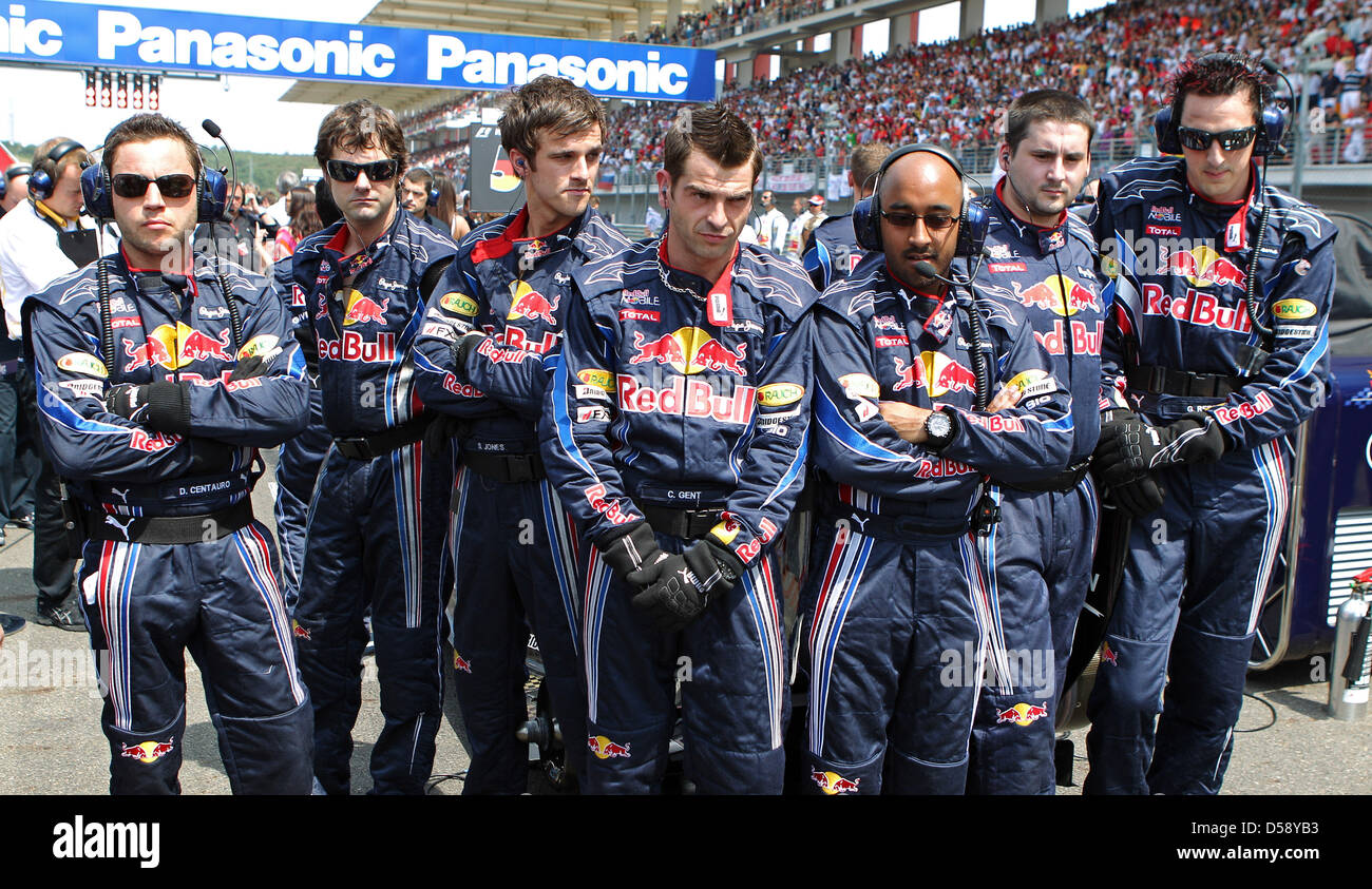 Red Bull Mechanics screen the car of their German driver Seabstian ...