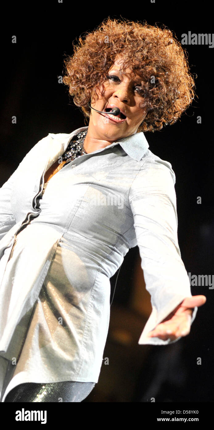 US singer Whitney Houston performs at Festhalle in Frankfurt/Main ...
