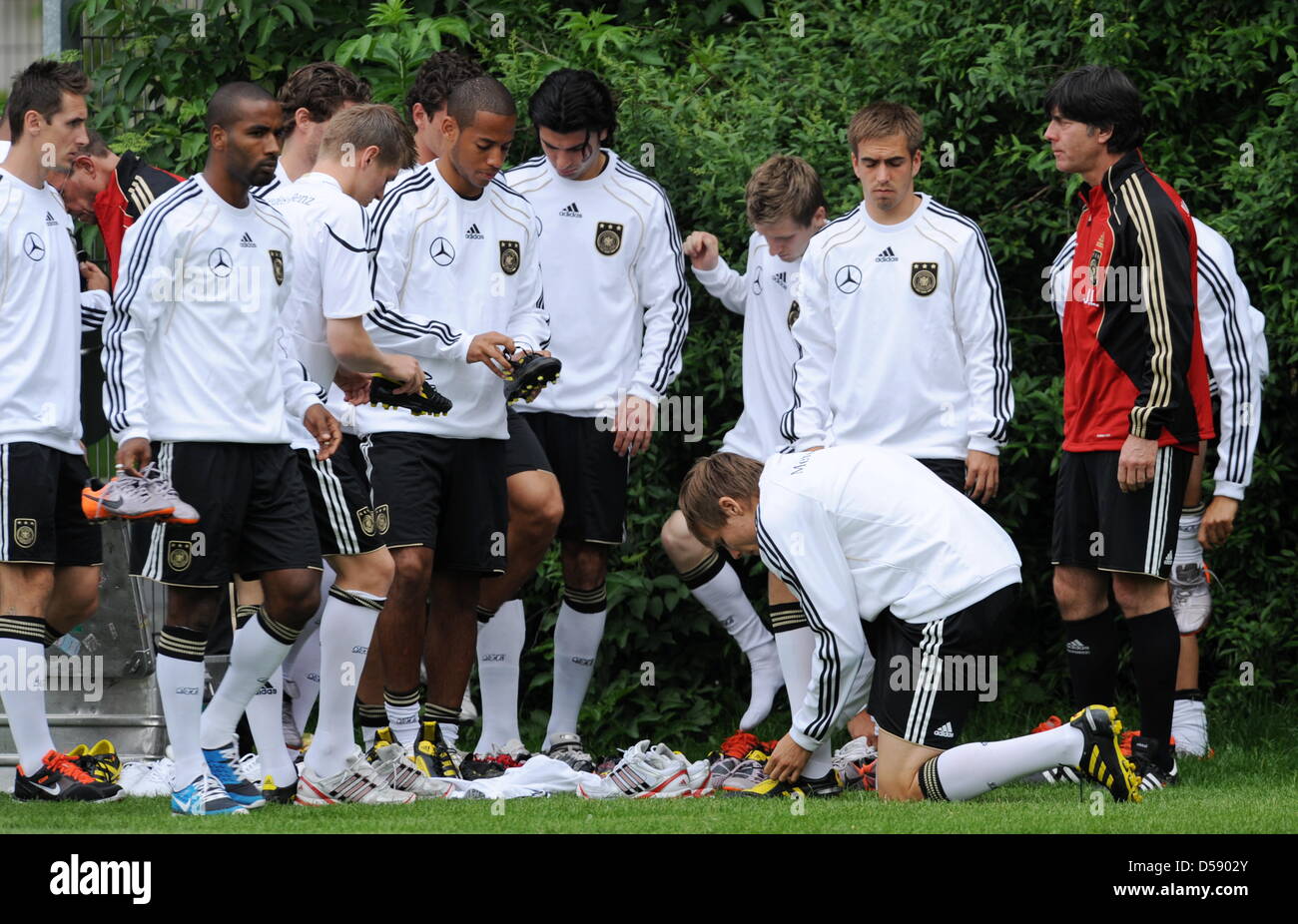 The German national squad for the FIFA 2010 World Cup lines up for a ...