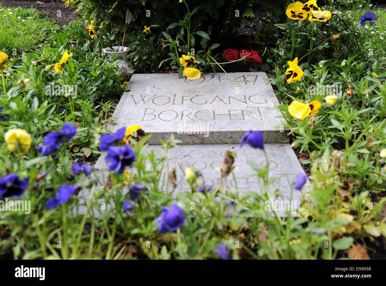 The grave of author Wolfgang Borchert pictured on the Ohlsdorf cemetery ...