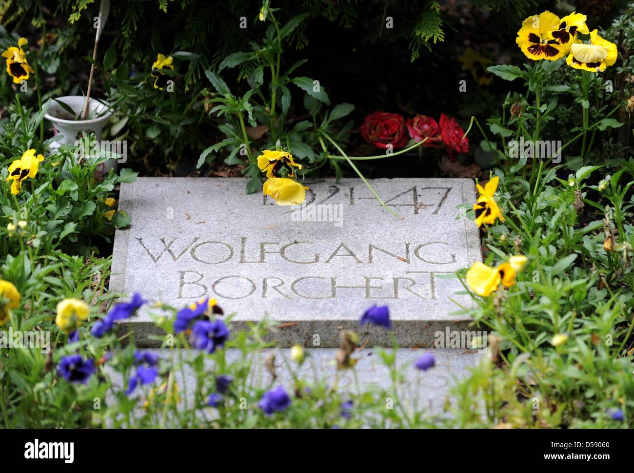 The grave of author Wolfgang Borchert pictured on the Ohlsdorf cemetery ...