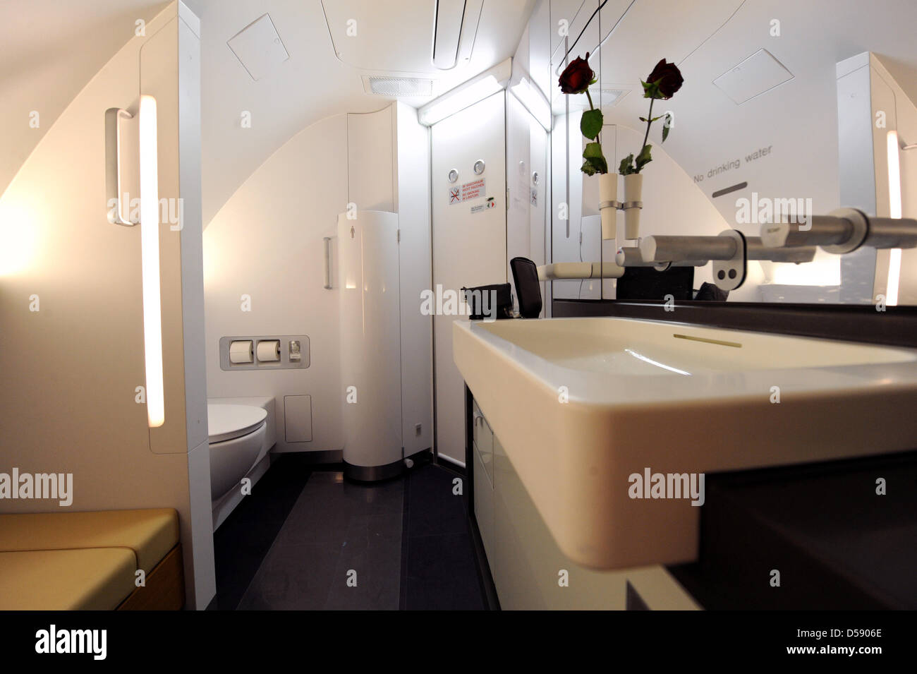 Lufthansa first class airbus a380 hi-res stock photography and images ...