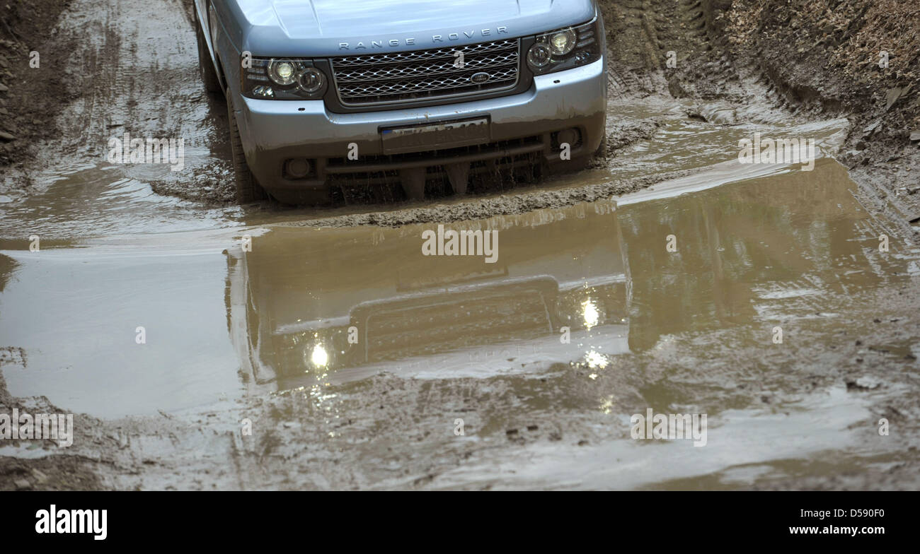 Offroad trade fair obstacle course hi-res stock photography and images ...